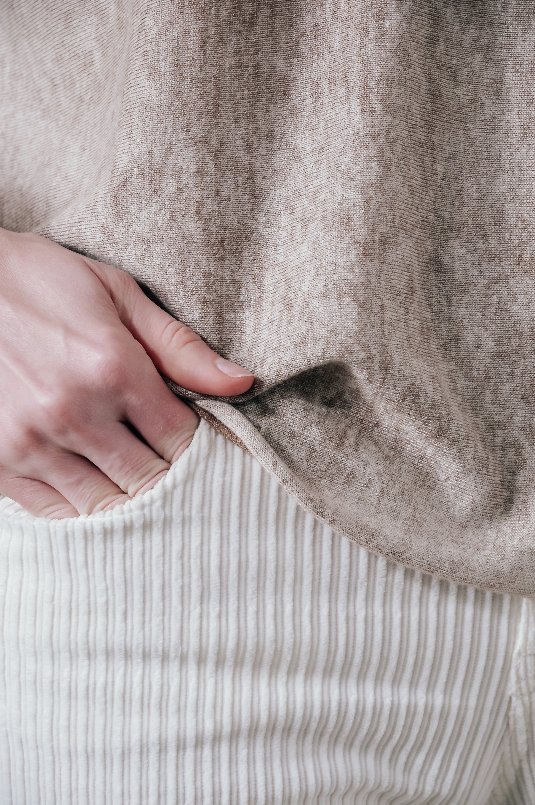Kella Frost Art - Comfy Sweater in Walnut | Ploumanac’h